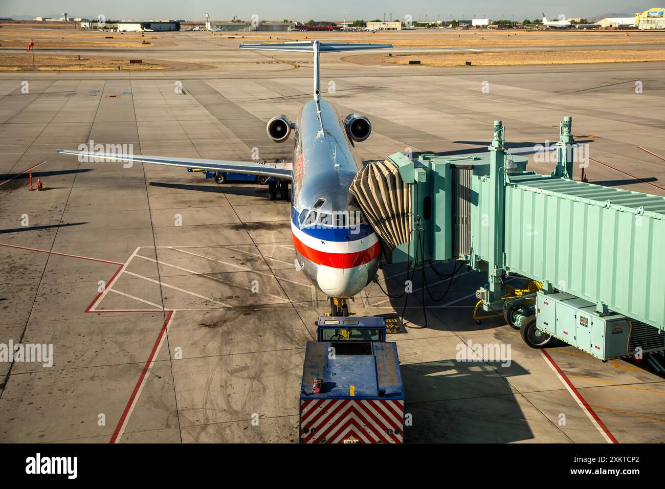 American Airlines McDonnell Douglas MD-80 jet, Albuquerque ...