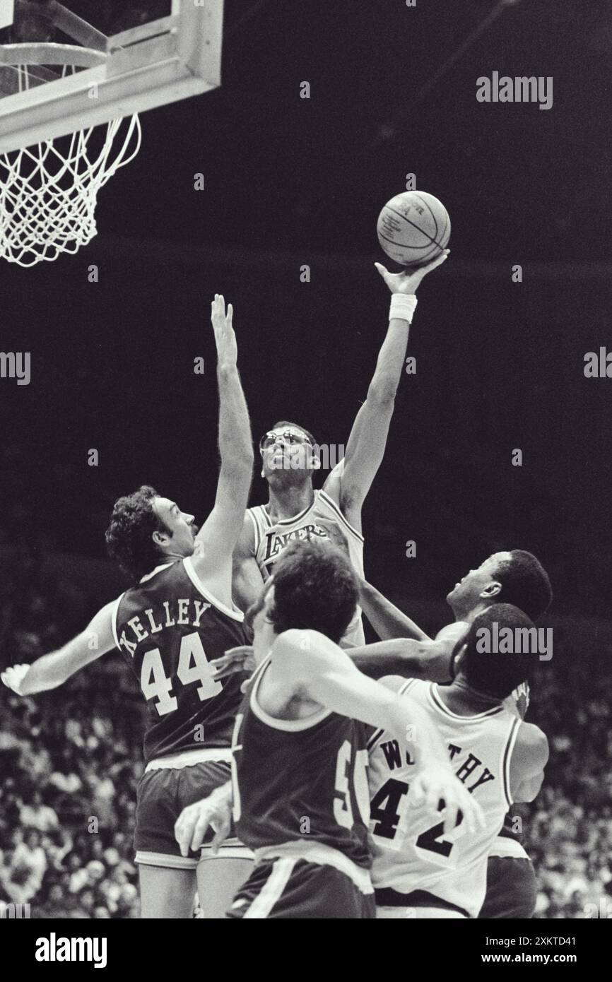 1983 Kareem Abdul Jabbar moved up to 2nd on the all-time NBA scoring record with his patented ...