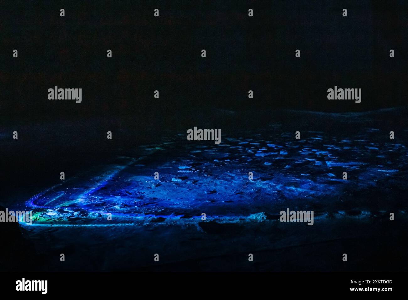 Water refraction experiment hi-res stock photography and images - Alamy