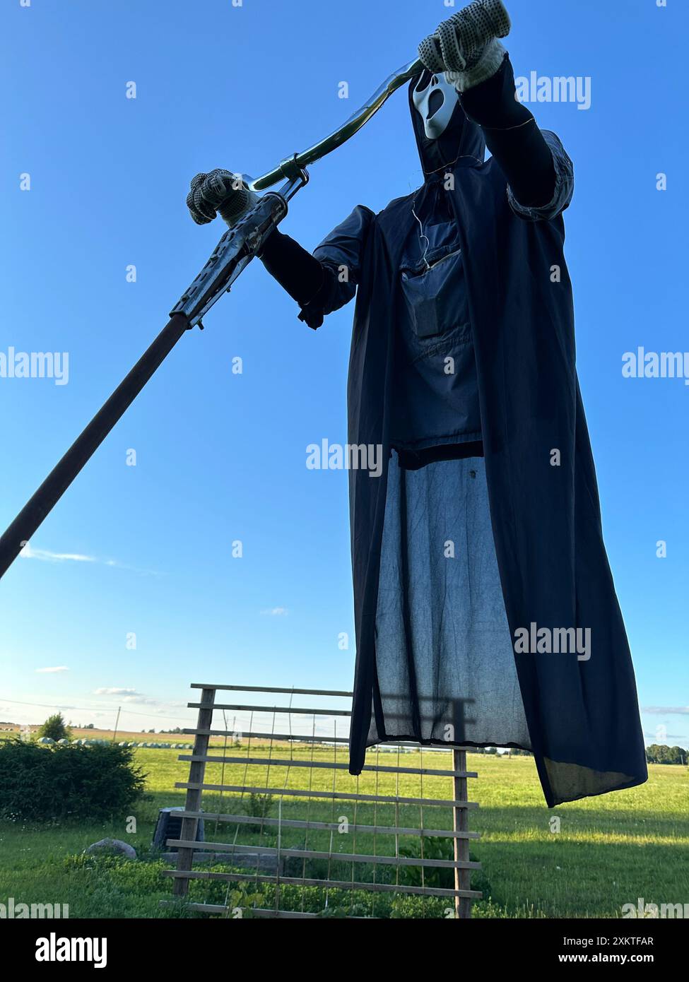 Metal scarecrow hi-res stock photography and images - Alamy