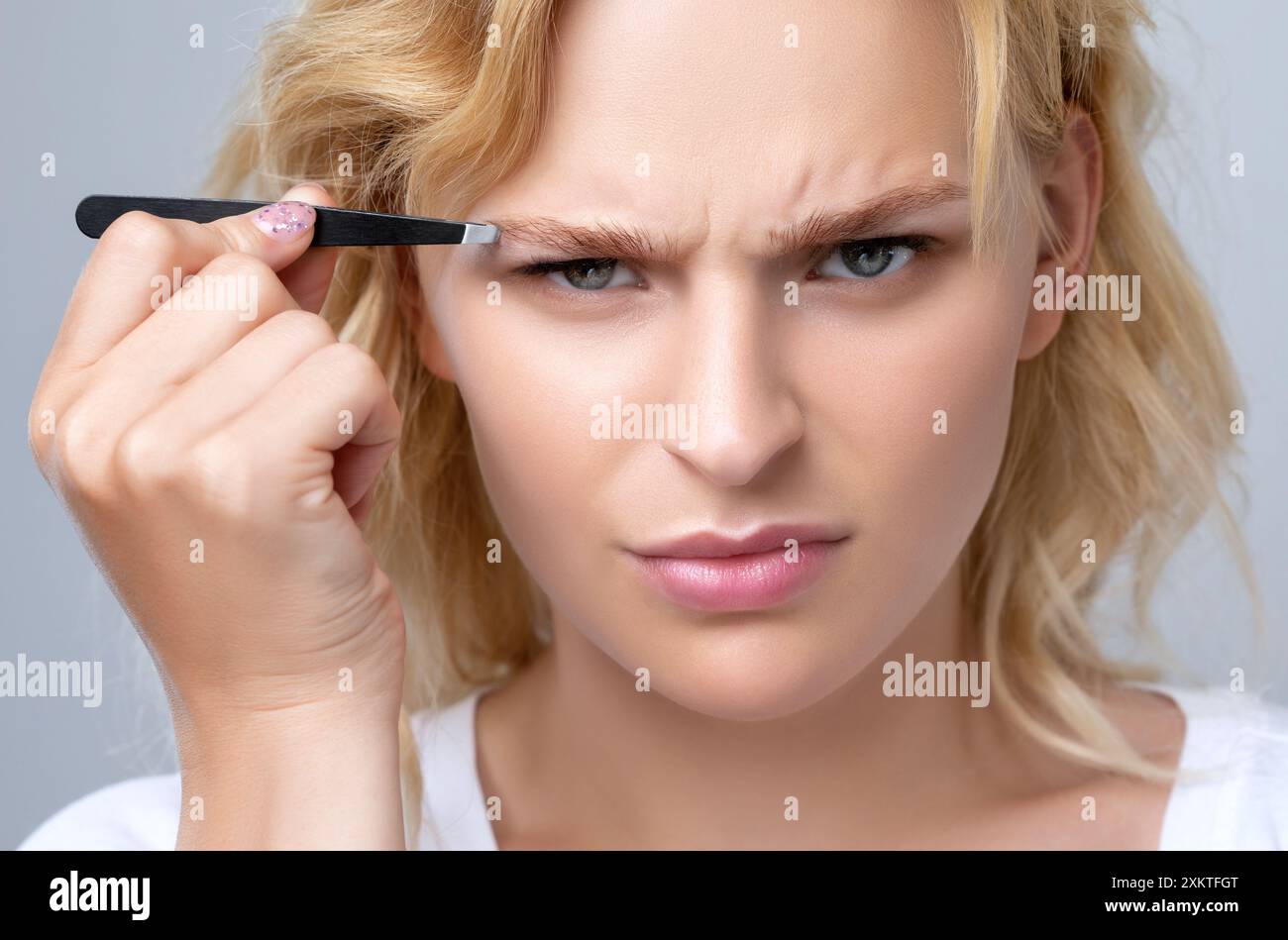 Applying makeup frown hi-res stock photography and images - Alamy