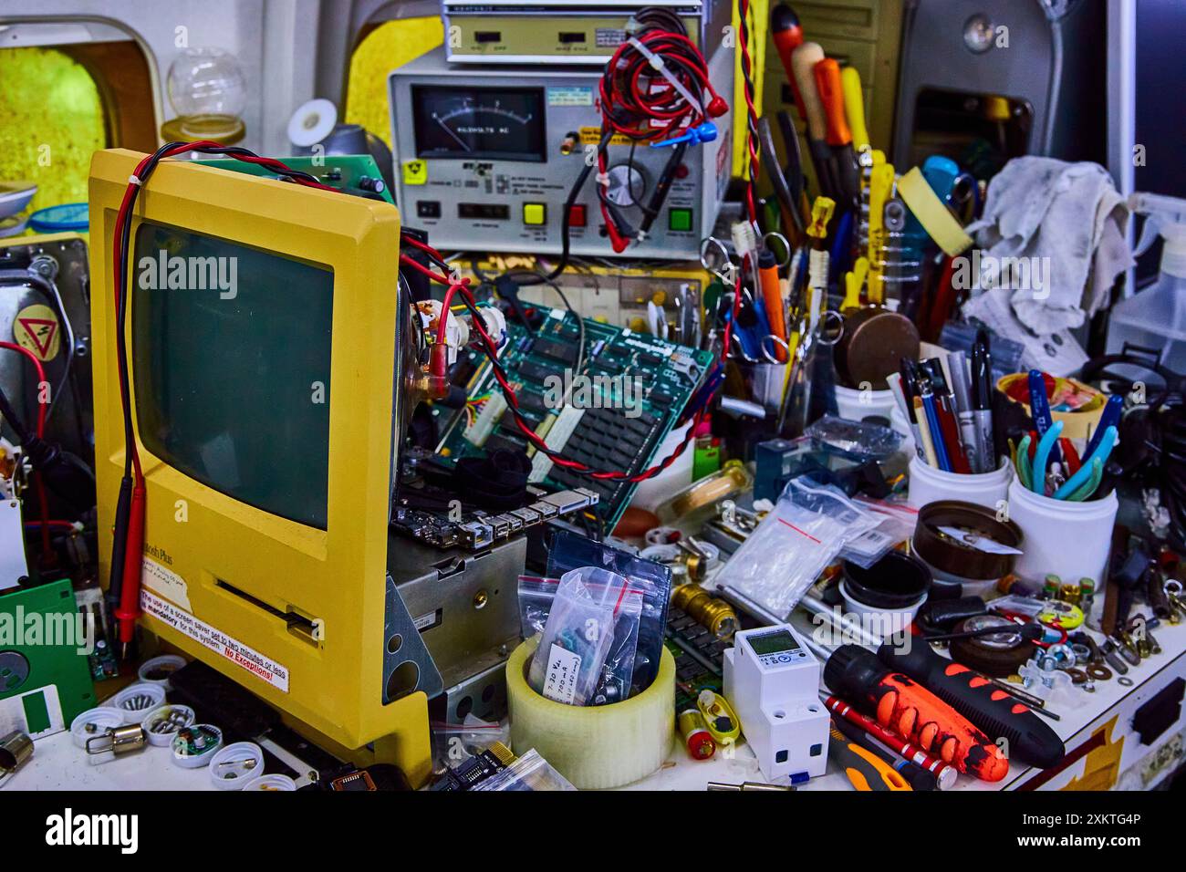 Modern electronics hi-res stock photography and images - Alamy