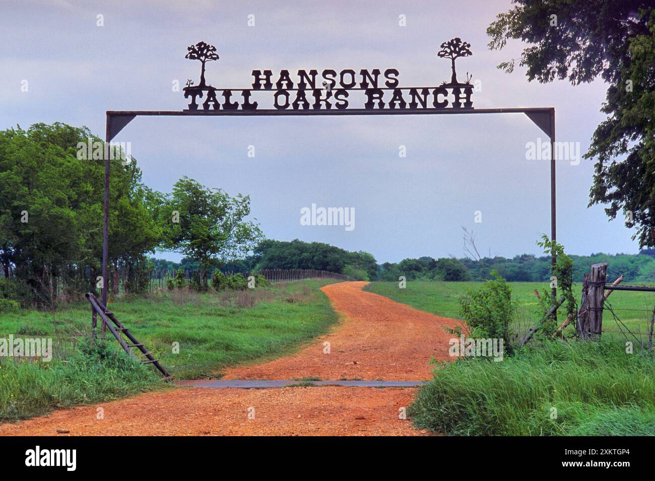 Iron gates and winding road hi-res stock photography and images - Alamy
