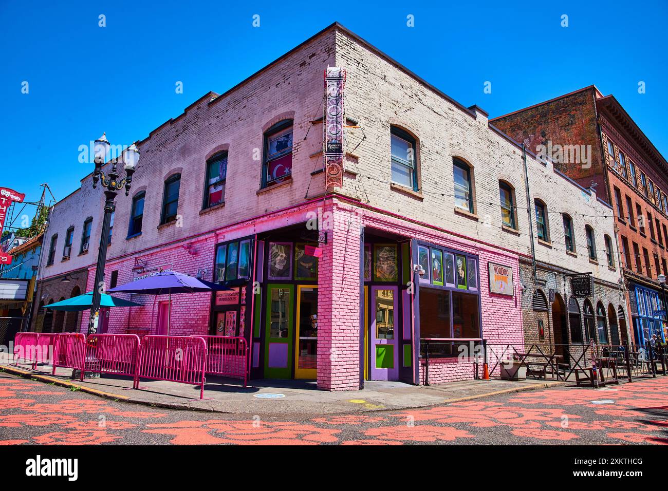 Portland and oregon and voodoo doughnut hi-res stock photography and ...