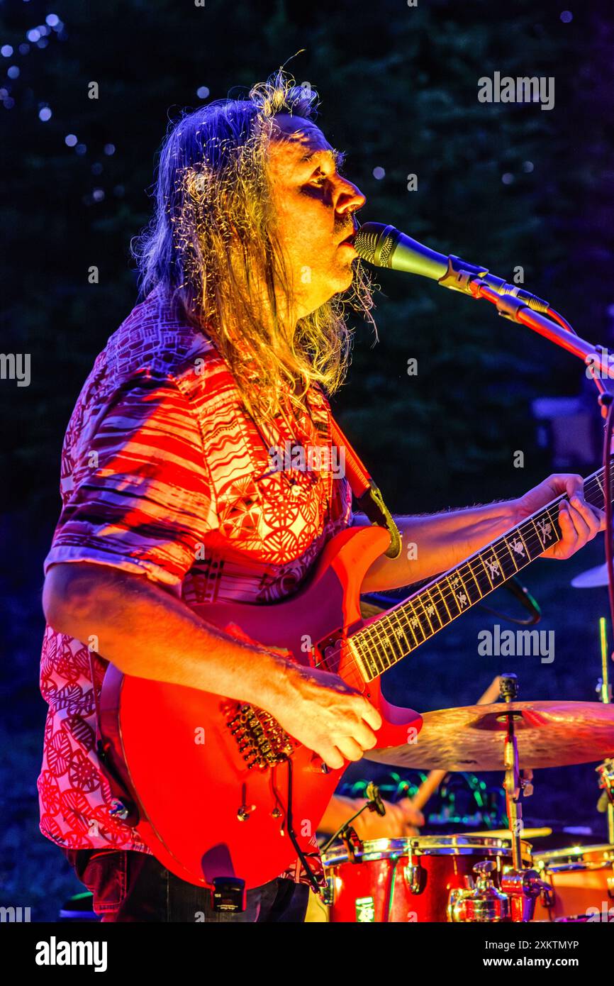 Blues rock guitarist singer hi-res stock photography and images - Alamy