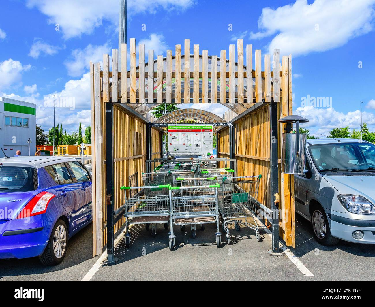 Shopping storage hi-res stock photography and images - Alamy