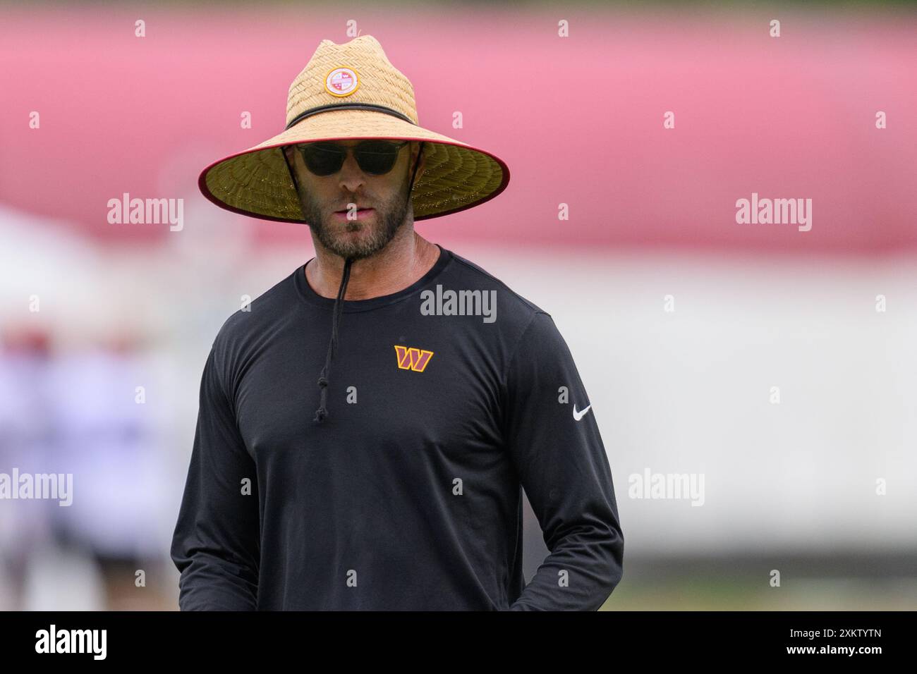 Kliff kingsbury commanders hi-res stock photography and images - Alamy