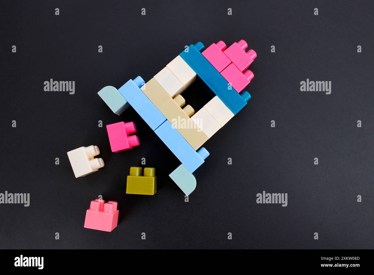 Rocketship armed with puzzle blocks Stock Photo - Alamy
