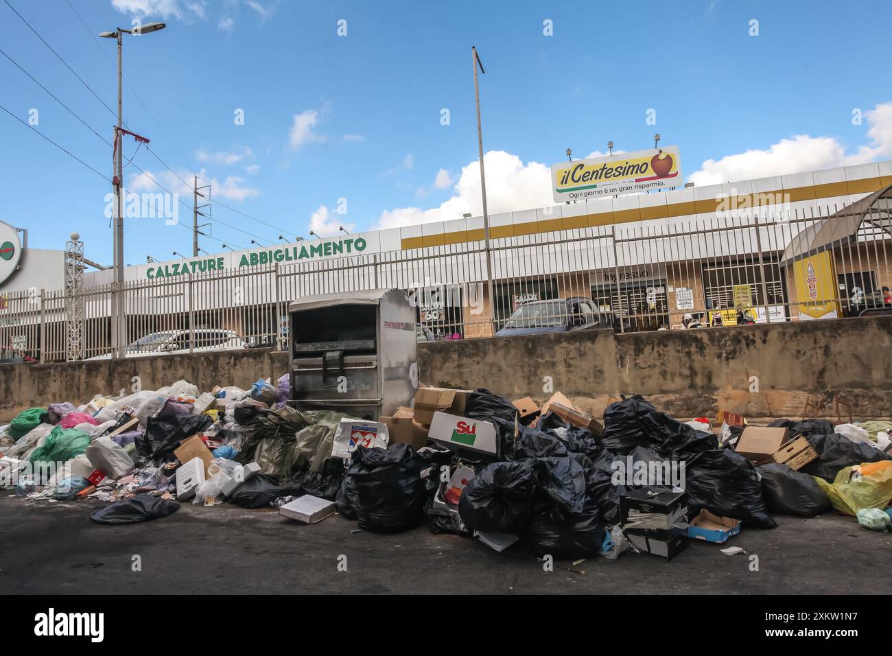 Dumpsters overflowing with waste in Palermo, Italy Stock Photo - Alamy