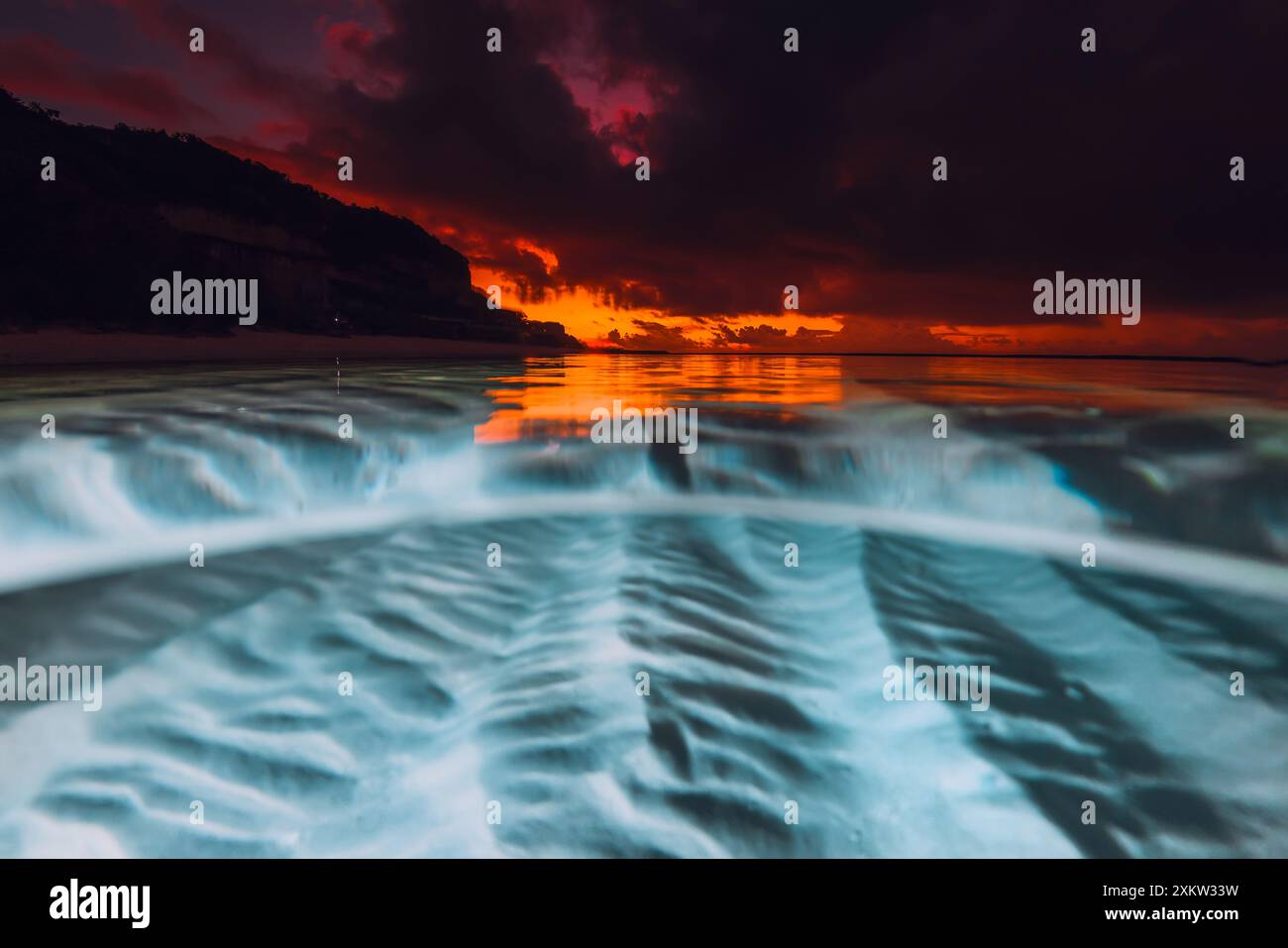 Split view with sunset or sunrise and underwater sandy sea bottom Stock ...