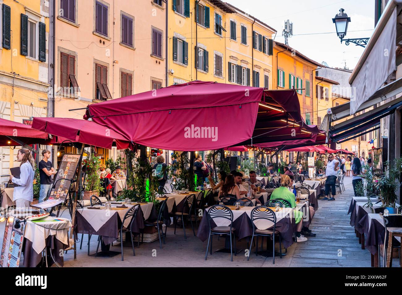 Tourists Eating At A Cafe/Restaurant, The Old Town, Pisa, Tuscany ...
