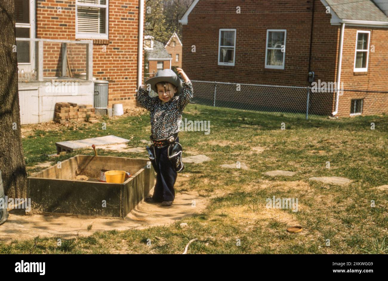 1950s backyard playing hi-res stock photography and images - Alamy