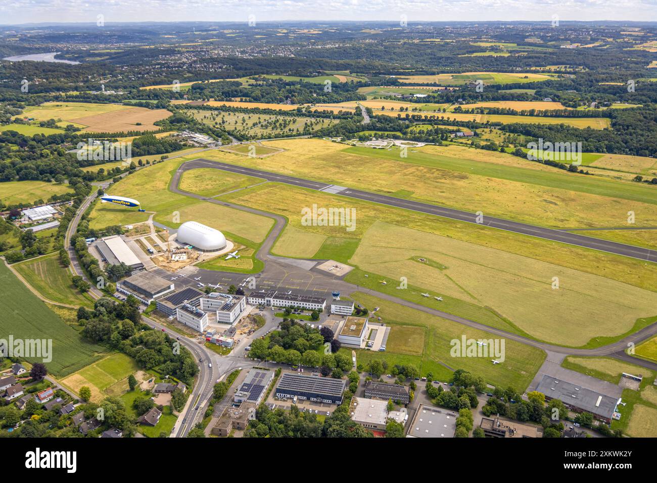 Luftbild, Flughafen Essen/Mülheim, Startbahn und Landebahn, Baustelle ...