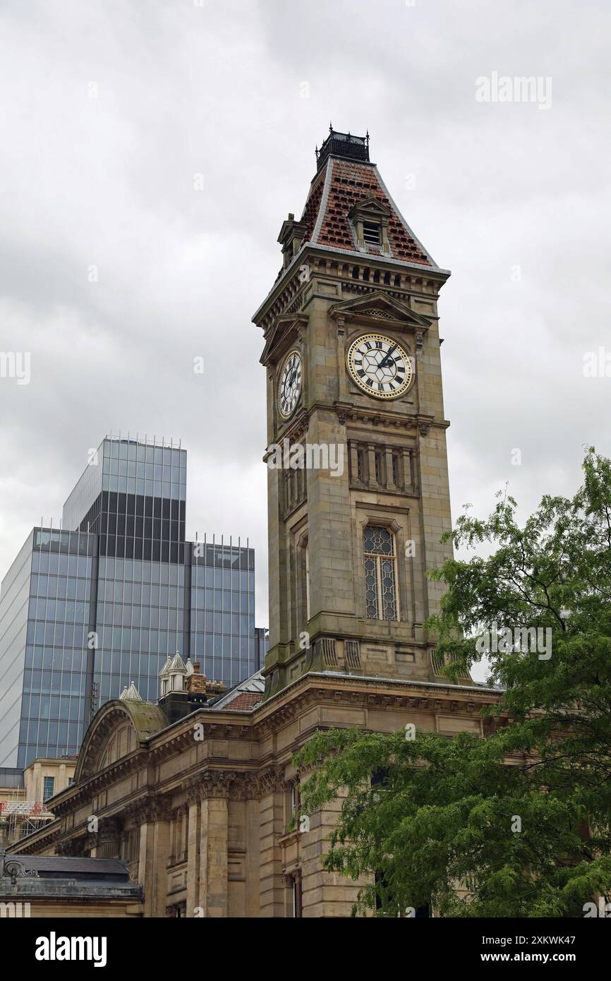 Clock at Birmingham Museum and Art Gallery Stock Photo - Alamy