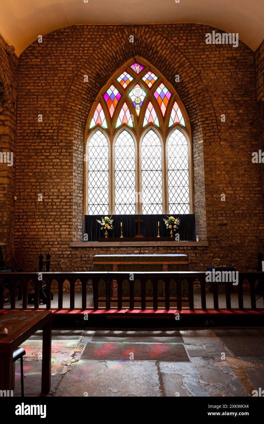 Stained glass window altar hi-res stock photography and images - Alamy