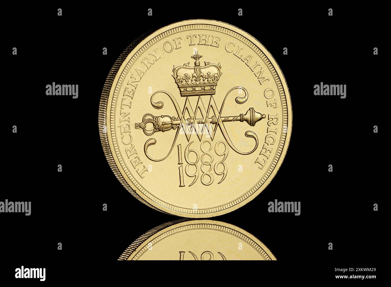 Reverse side of a 1989 £2 coin commemorating the Tercentenary of the ...