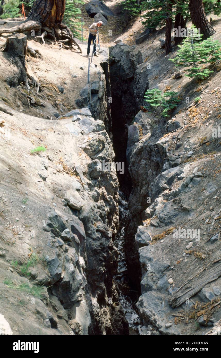 Earthquake fault hi-res stock photography and images - Alamy