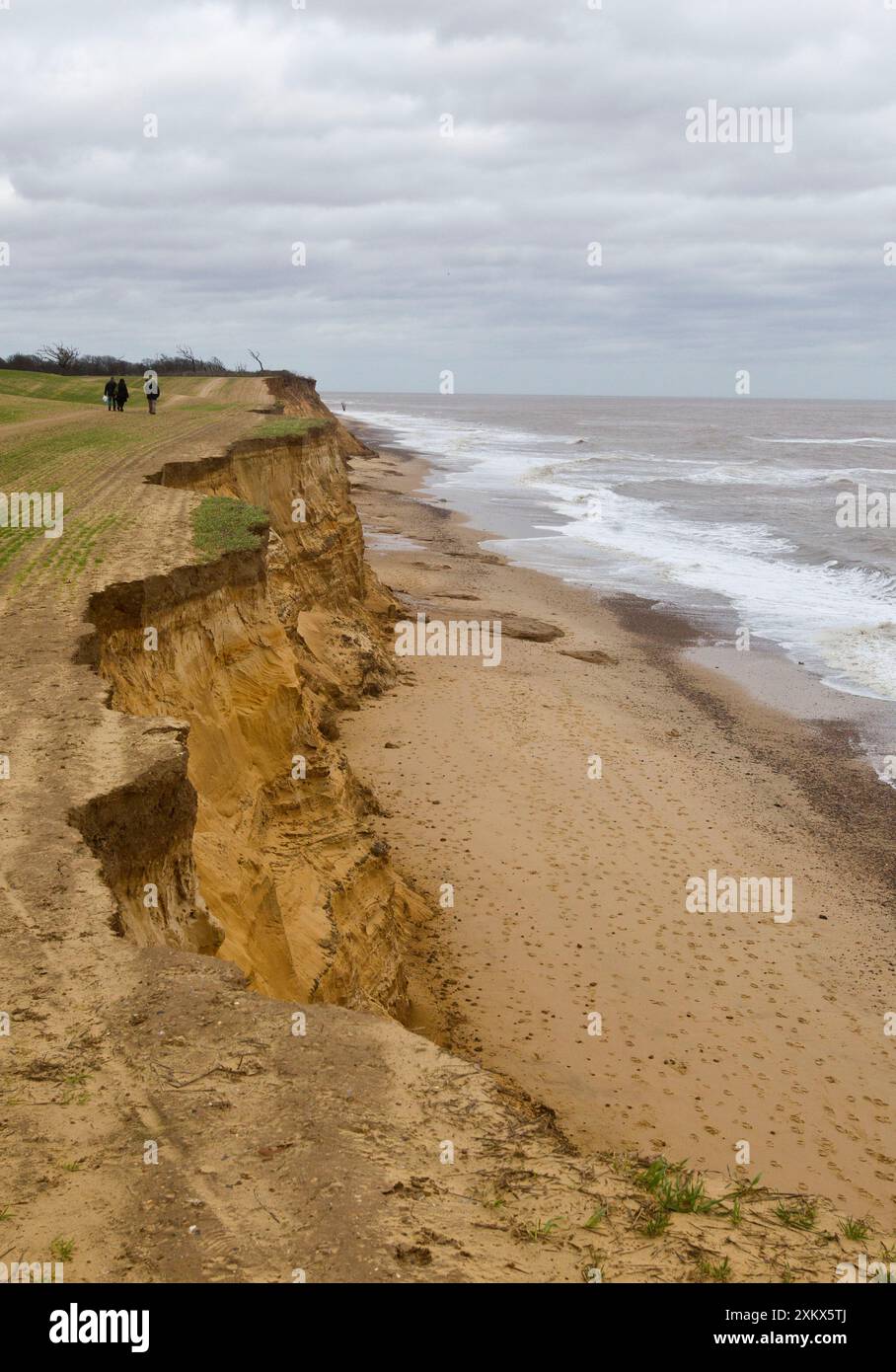 Cliff edge erosion hi-res stock photography and images - Alamy