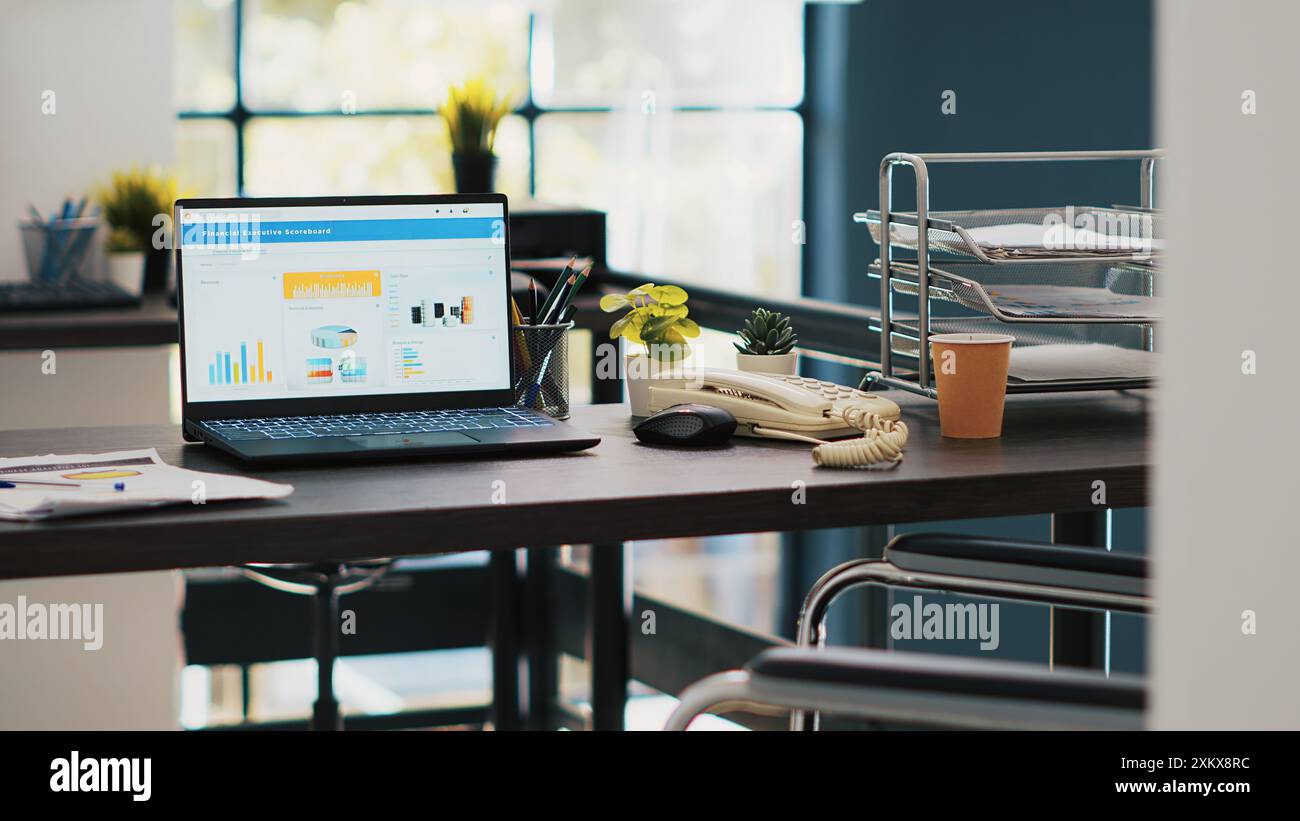 Open laptop screen invoice hi-res stock photography and images - Alamy