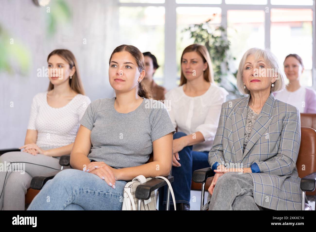 Mixed ages students lecture hi-res stock photography and images - Alamy