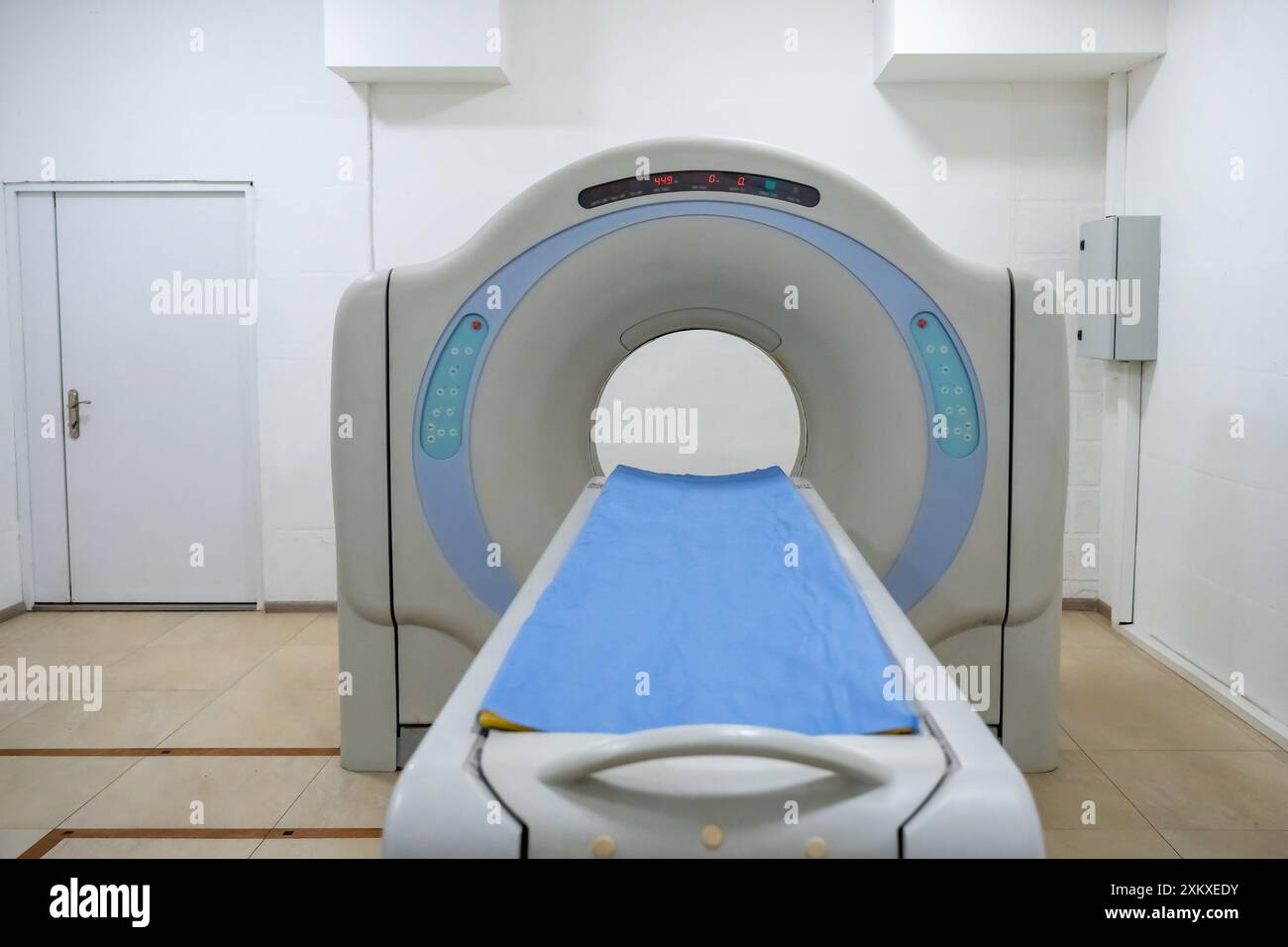 Mri apparatus in room hi-res stock photography and images - Alamy