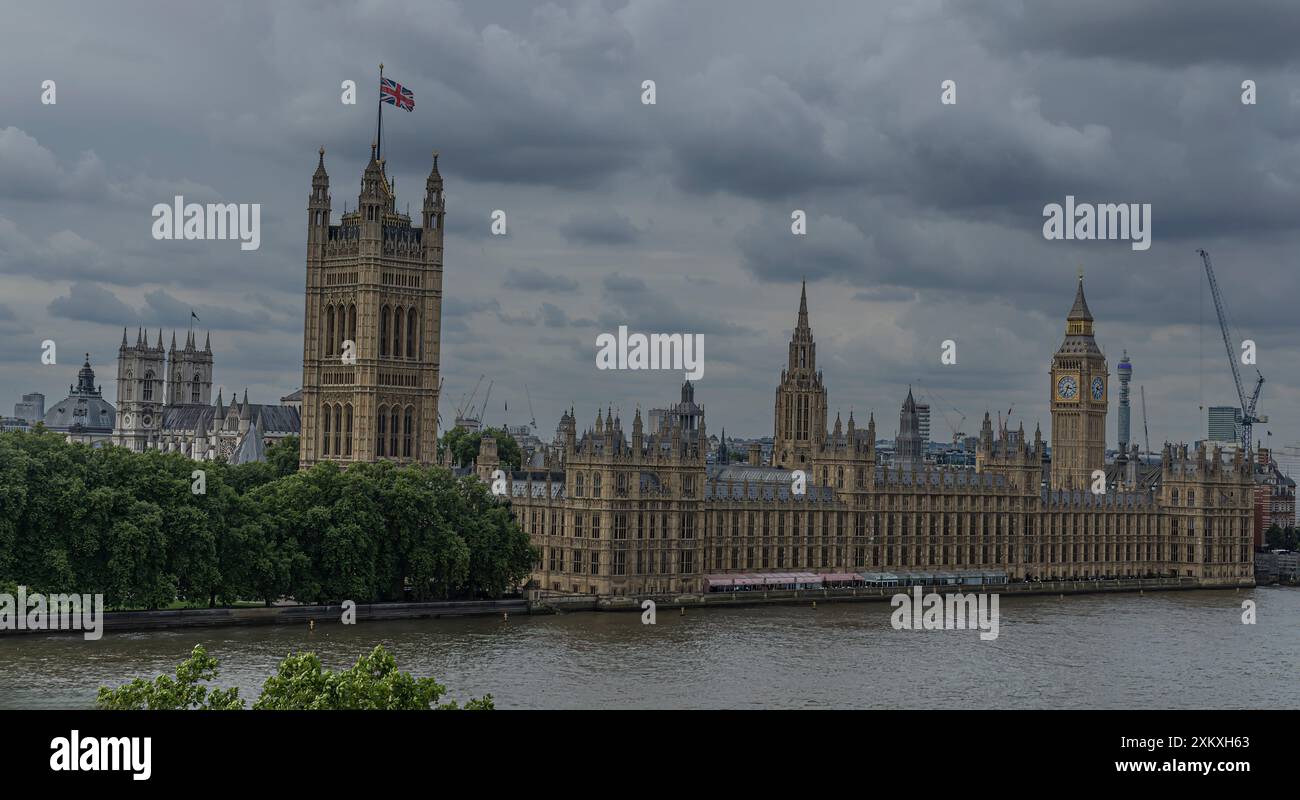 View from above of the Houses of Parliament and the River Thames ...