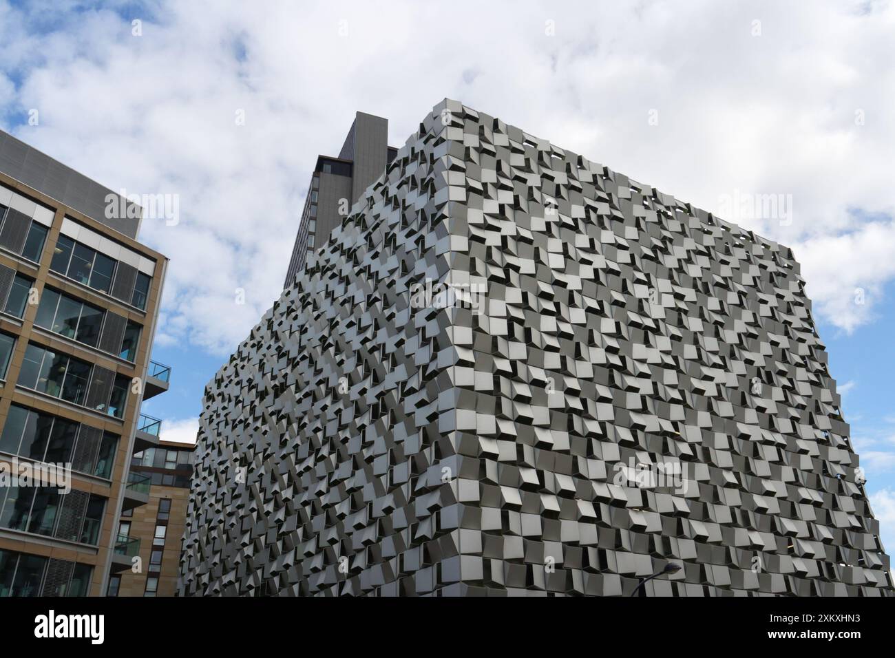 Charles street Q-park car park building and skyline of Sheffield City ...