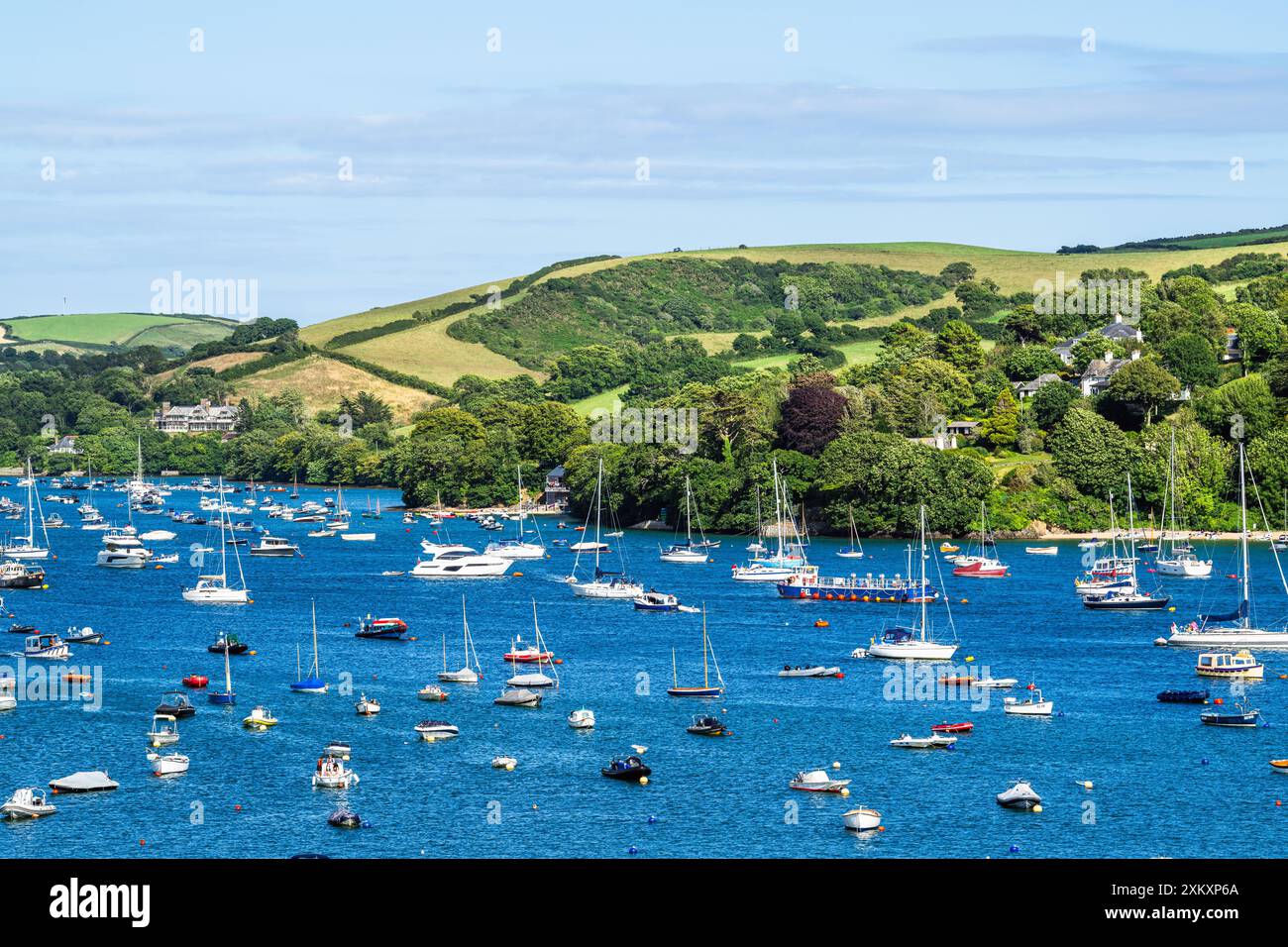 Boats and Yachts on Kingsbridge Estuary in Salcombe and Mill Bay ...