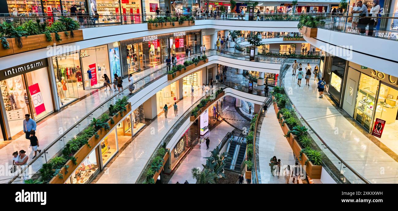 luxury shopping mall Interior design of a luxury shopping mall with a ...