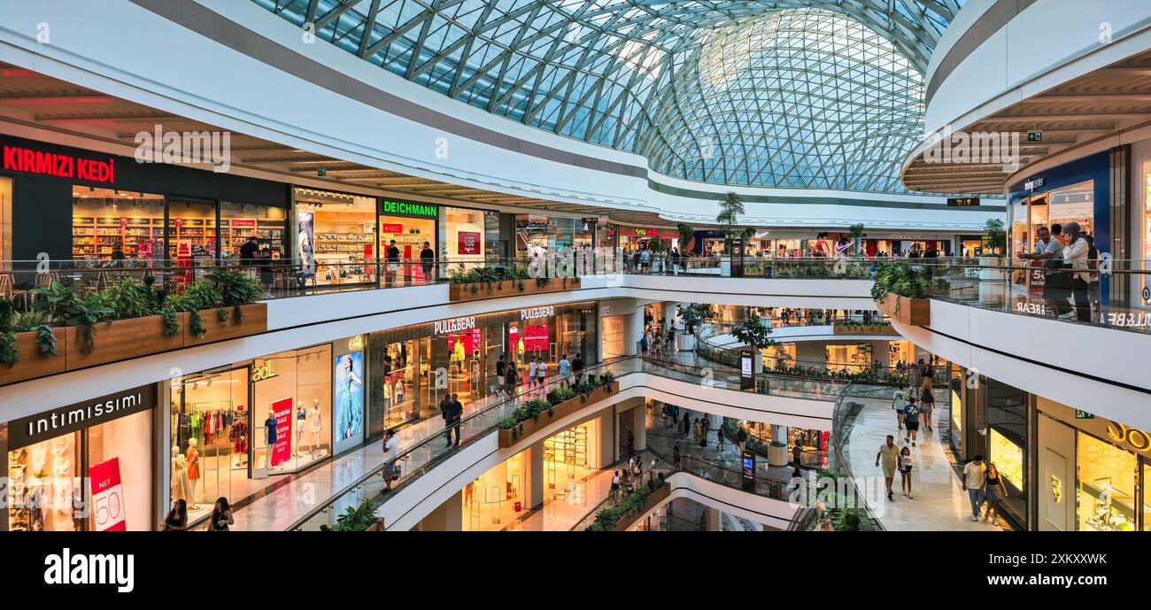 luxury shopping mall Interior design of a luxury shopping mall with a ...