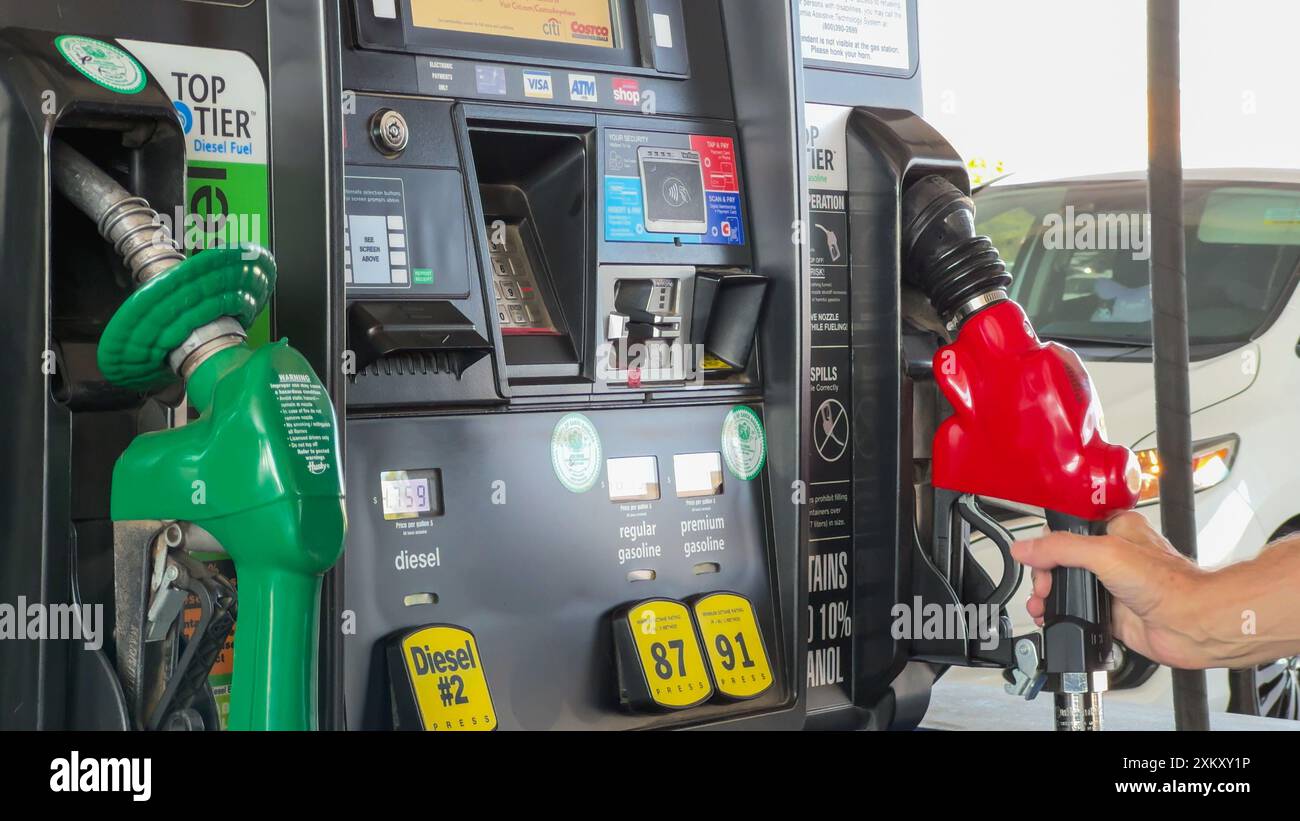 Manual fuel gas auto station hi-res stock photography and images - Alamy