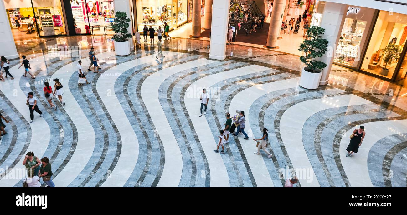 luxury shopping mall Interior design of a luxury shopping mall with a ...