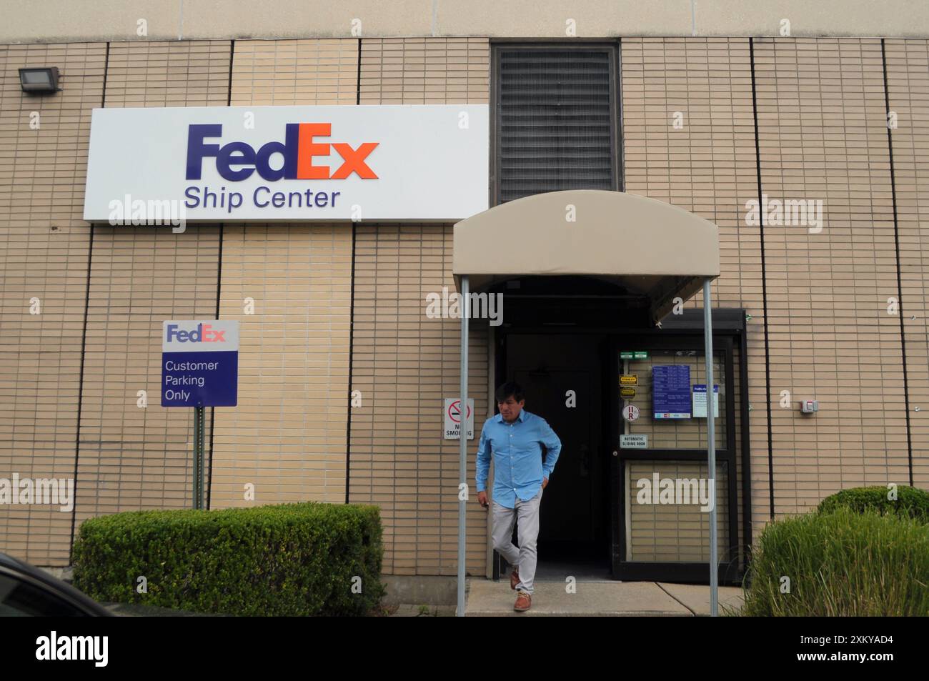New York, United States. 24th July, 2024. A FedEx ship center is seen ...