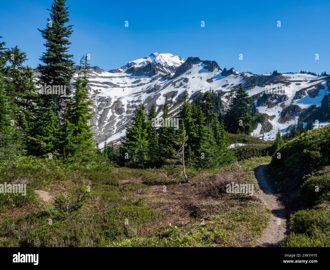 WA25547-00...WASHINGTON - The Pacific Crest Trail traversing around the ...