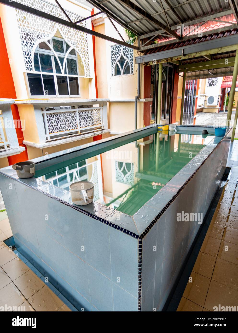 Washing water tank hi-res stock photography and images - Alamy