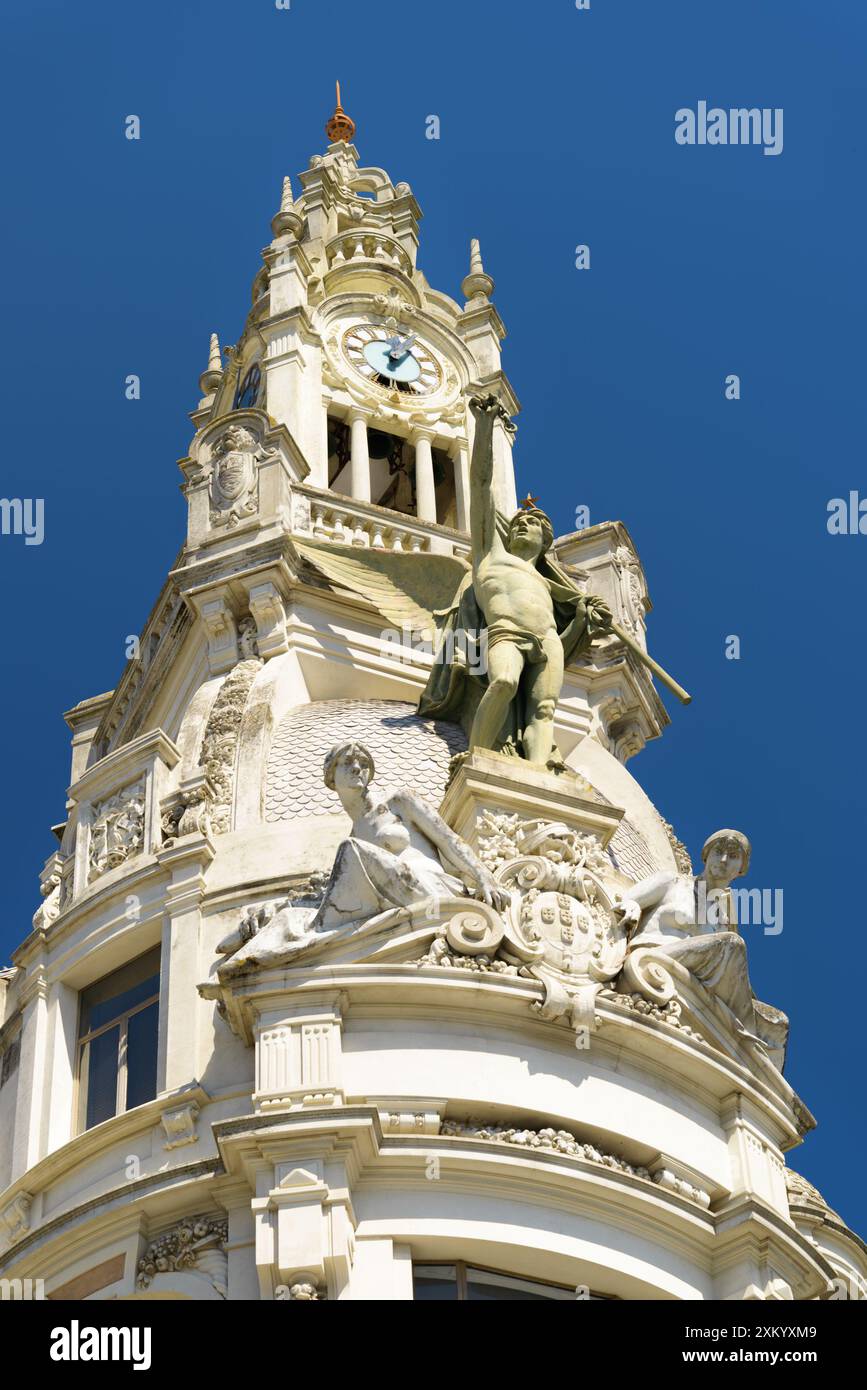 Beautiful tower clock sculptures hi-res stock photography and images ...