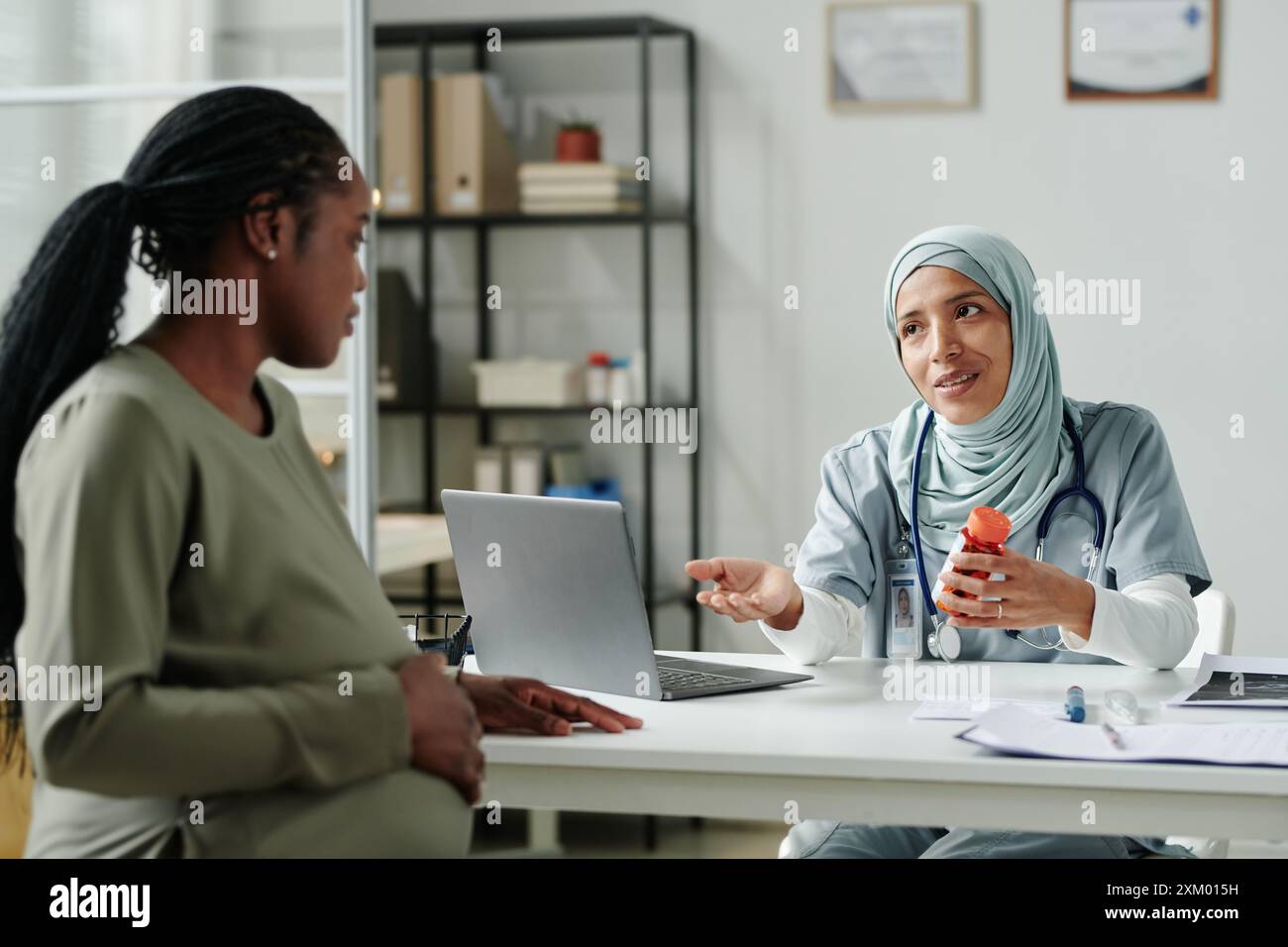 Pregnant migrant woman hospital hi-res stock photography and images - Alamy