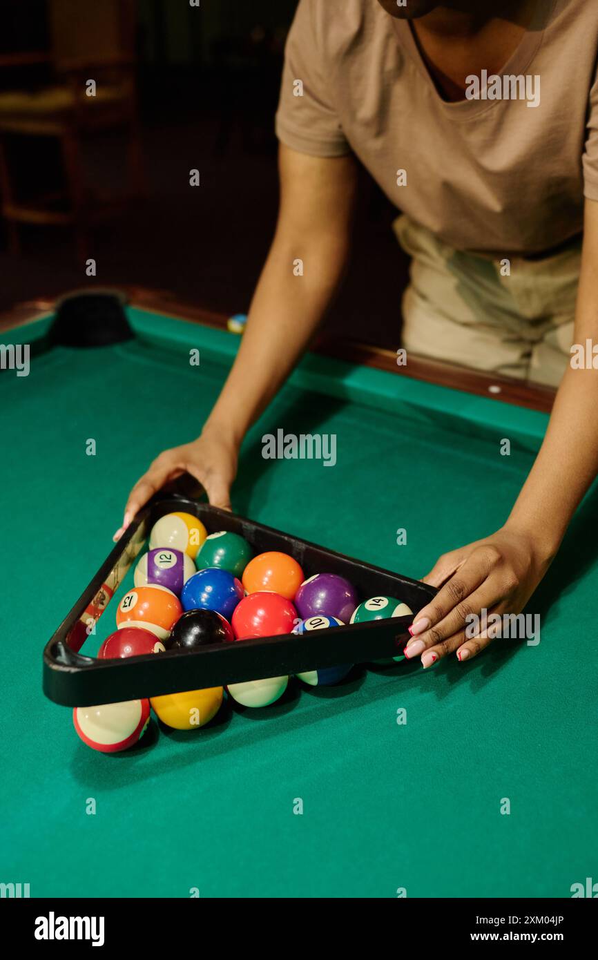 Female pool player hi-res stock photography and images - Alamy
