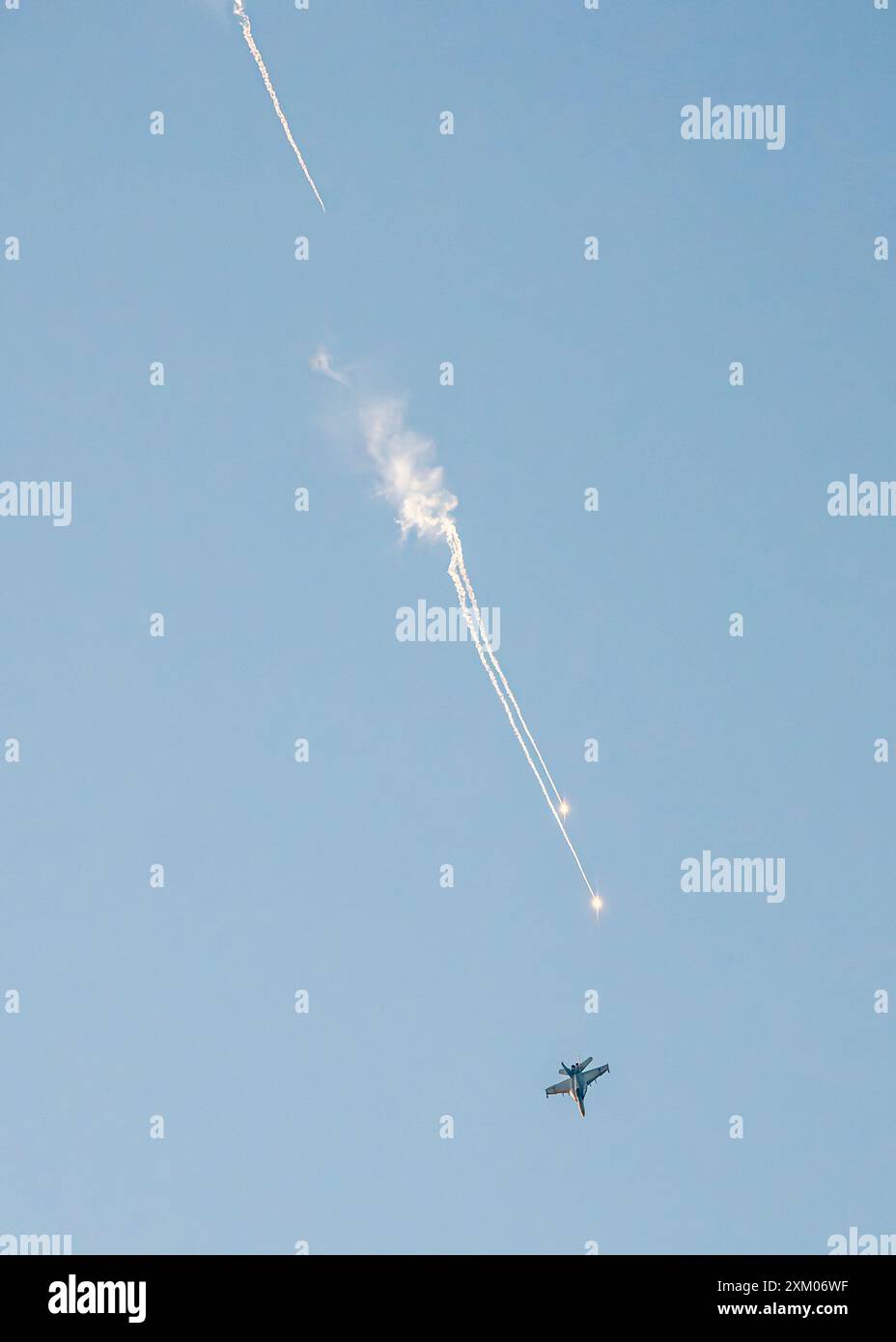 Fighter jet firing flares during the Pitch Black Exercise 2024 at ...