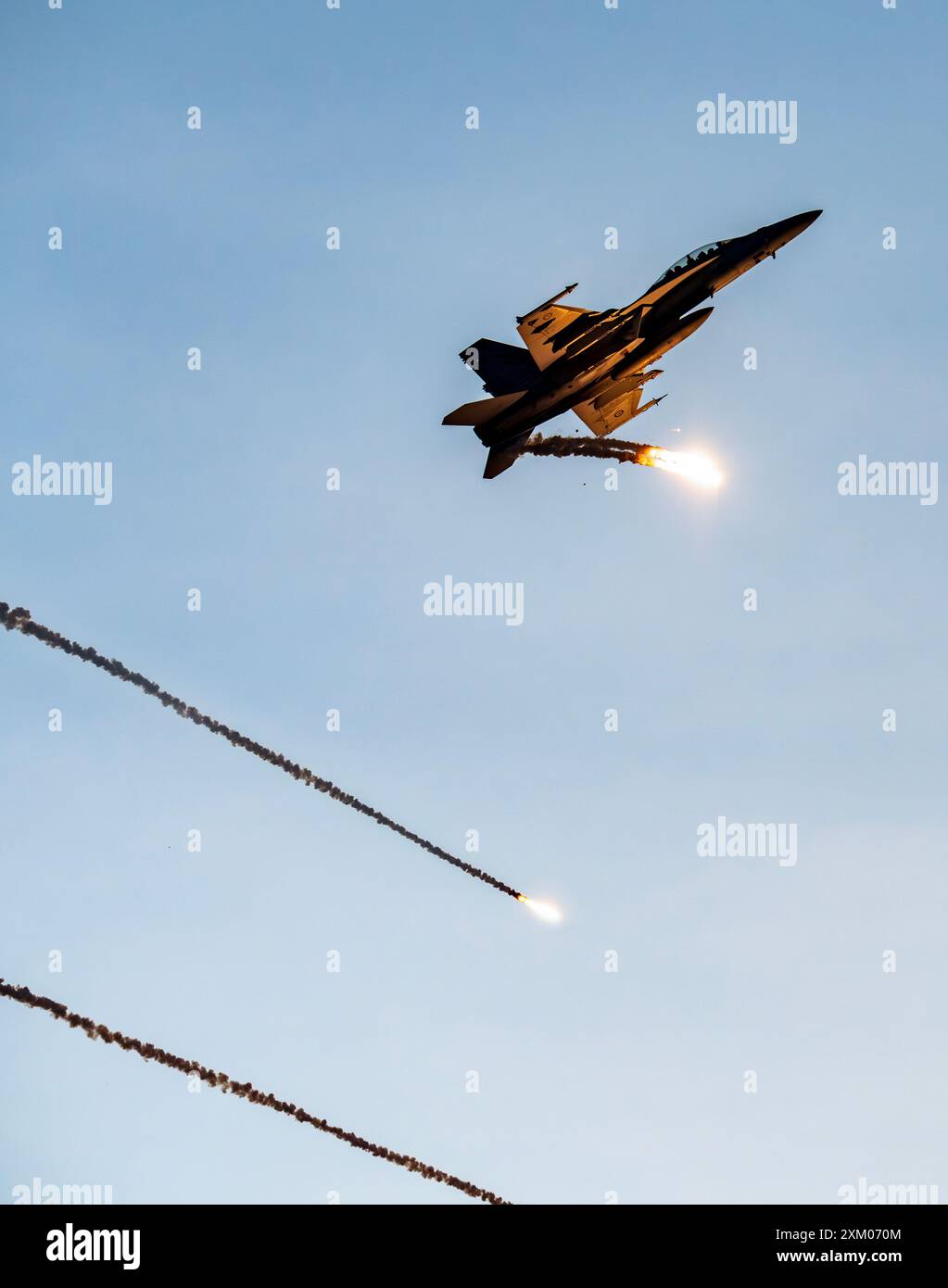 Fighter jet firing flares during the Pitch Black Exercise 2024 at ...