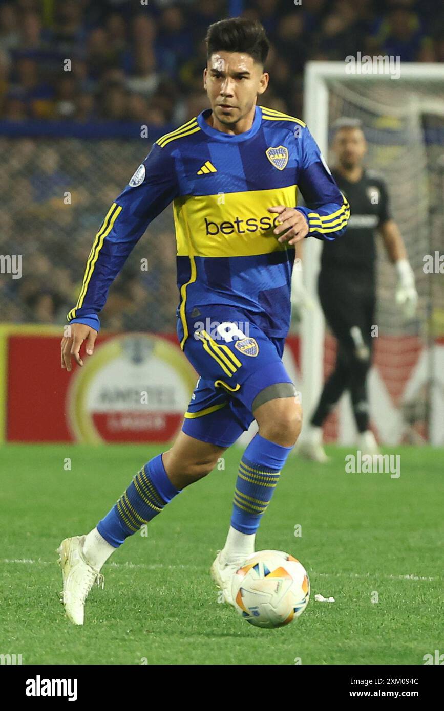 Boca Juniors' midfielder Guillermo Fernandez controls the ball during ...