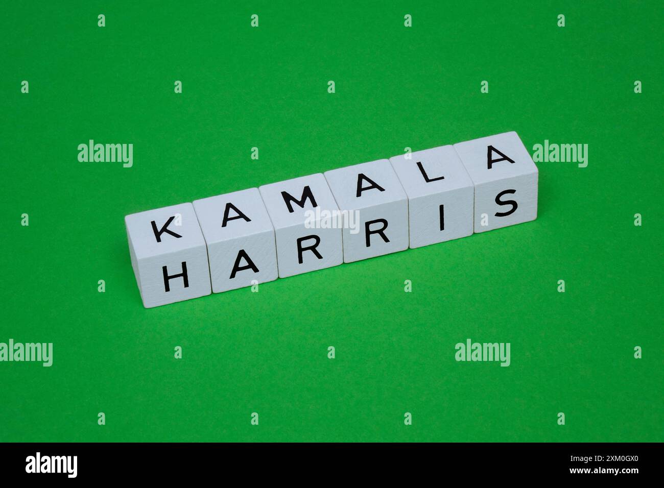 grüner Untergrund und Buchstabenwürfel mit Kamala Harris grüner ...