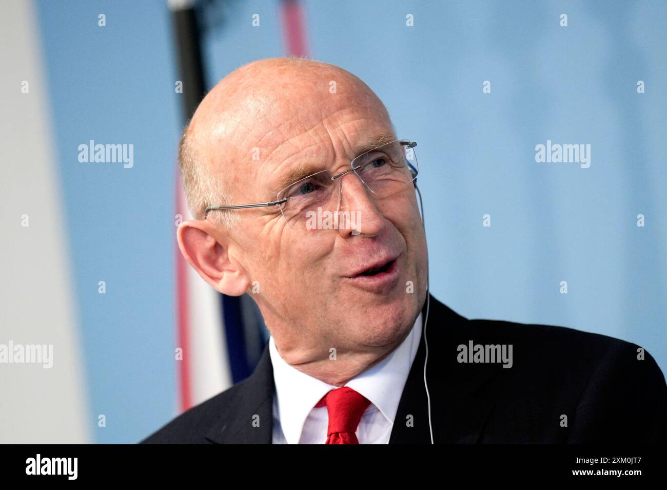 John Healey beim Antrittsbesuch des Verteidigungsministers des ...