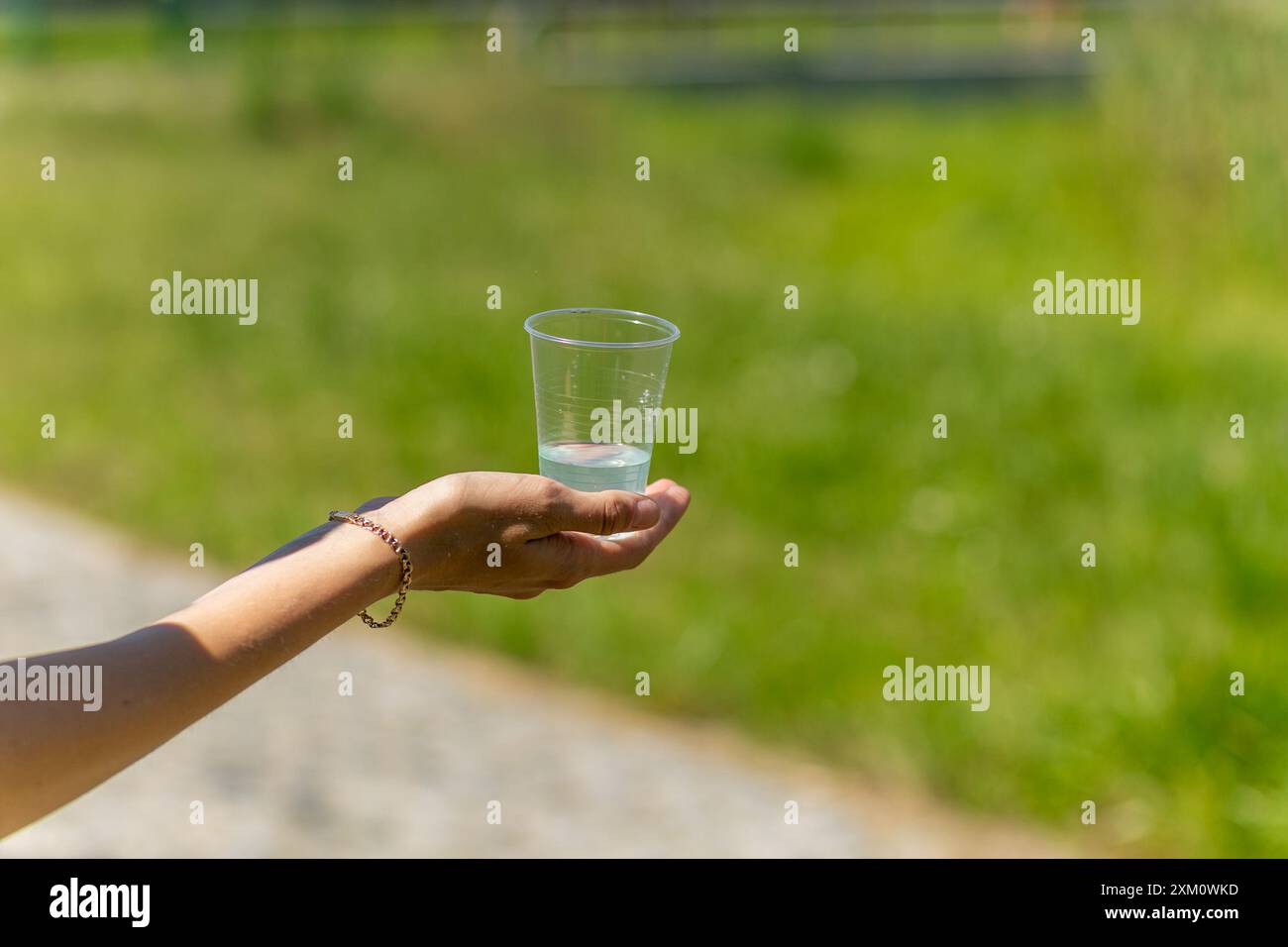 Helping runner marathon hi-res stock photography and images - Alamy