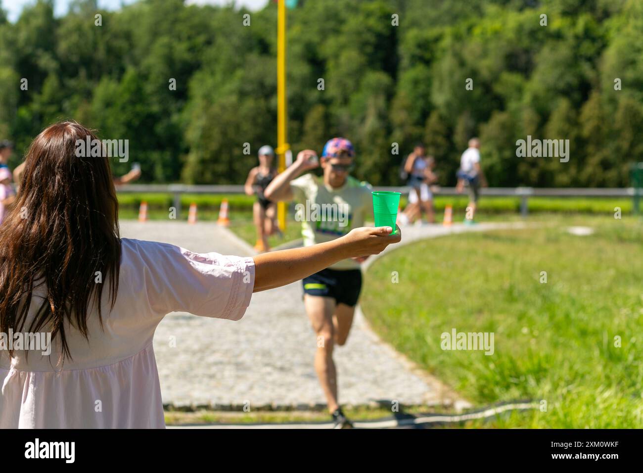 Giving out water to runners hi-res stock photography and images - Alamy
