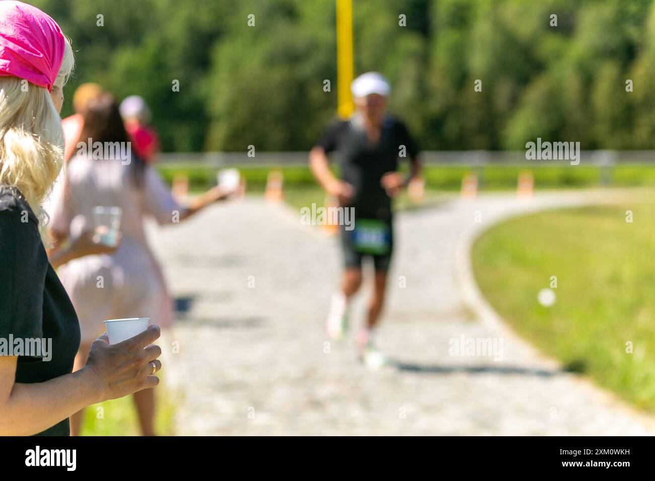 Giving out water to runners hi-res stock photography and images - Alamy