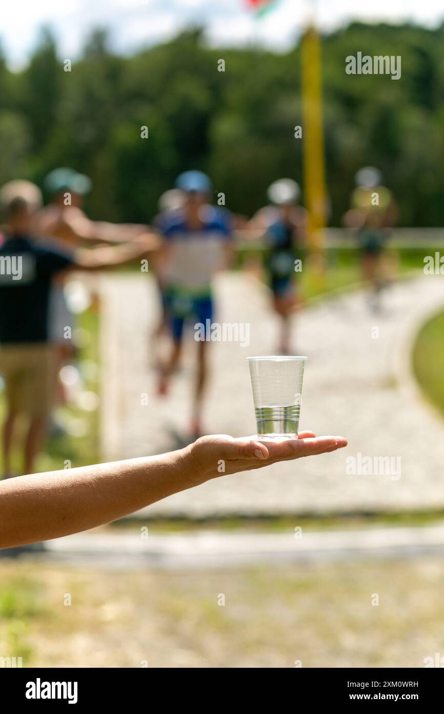 Giving out water to runners hi-res stock photography and images - Alamy