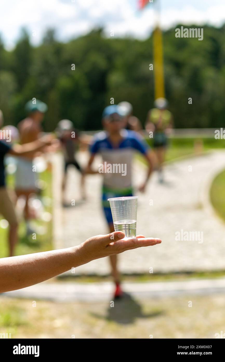 Giving out water to runners hi-res stock photography and images - Alamy
