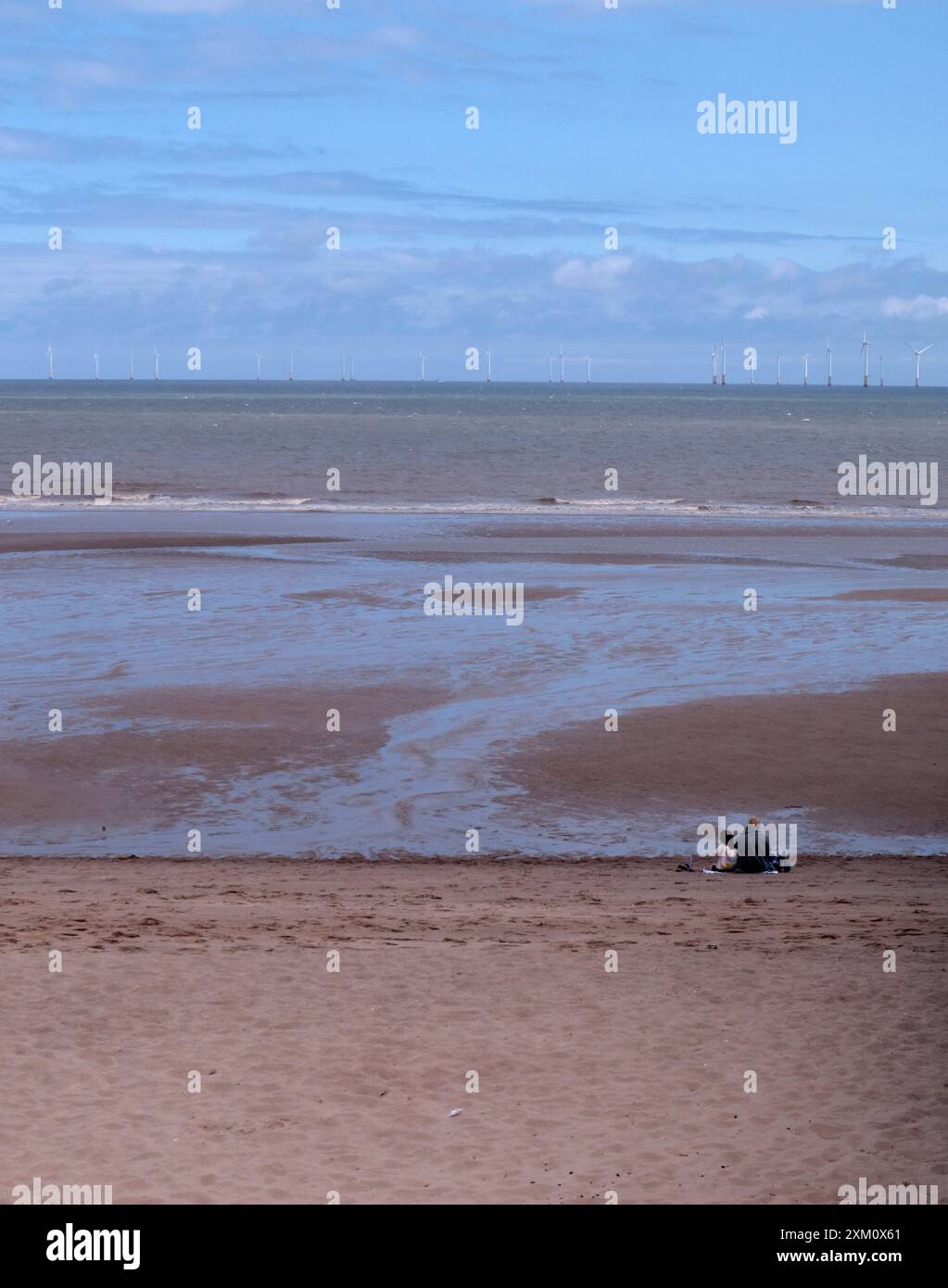 Skegness Beach UK 23rd July 2024 Skegness beach and pier area People ...
