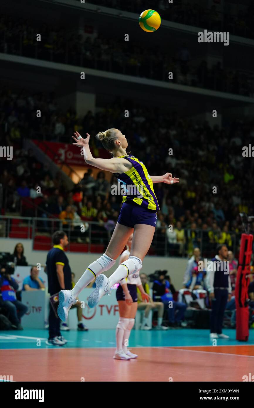 ISTANBUL, TURKIYE - MARCH 19, 2024: Arina Fedorovtseva serves during ...